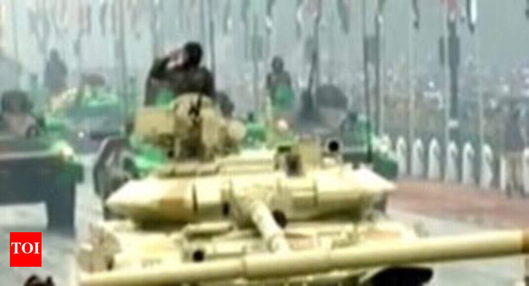 Russian-make tank salutes US President | India News - Times of India