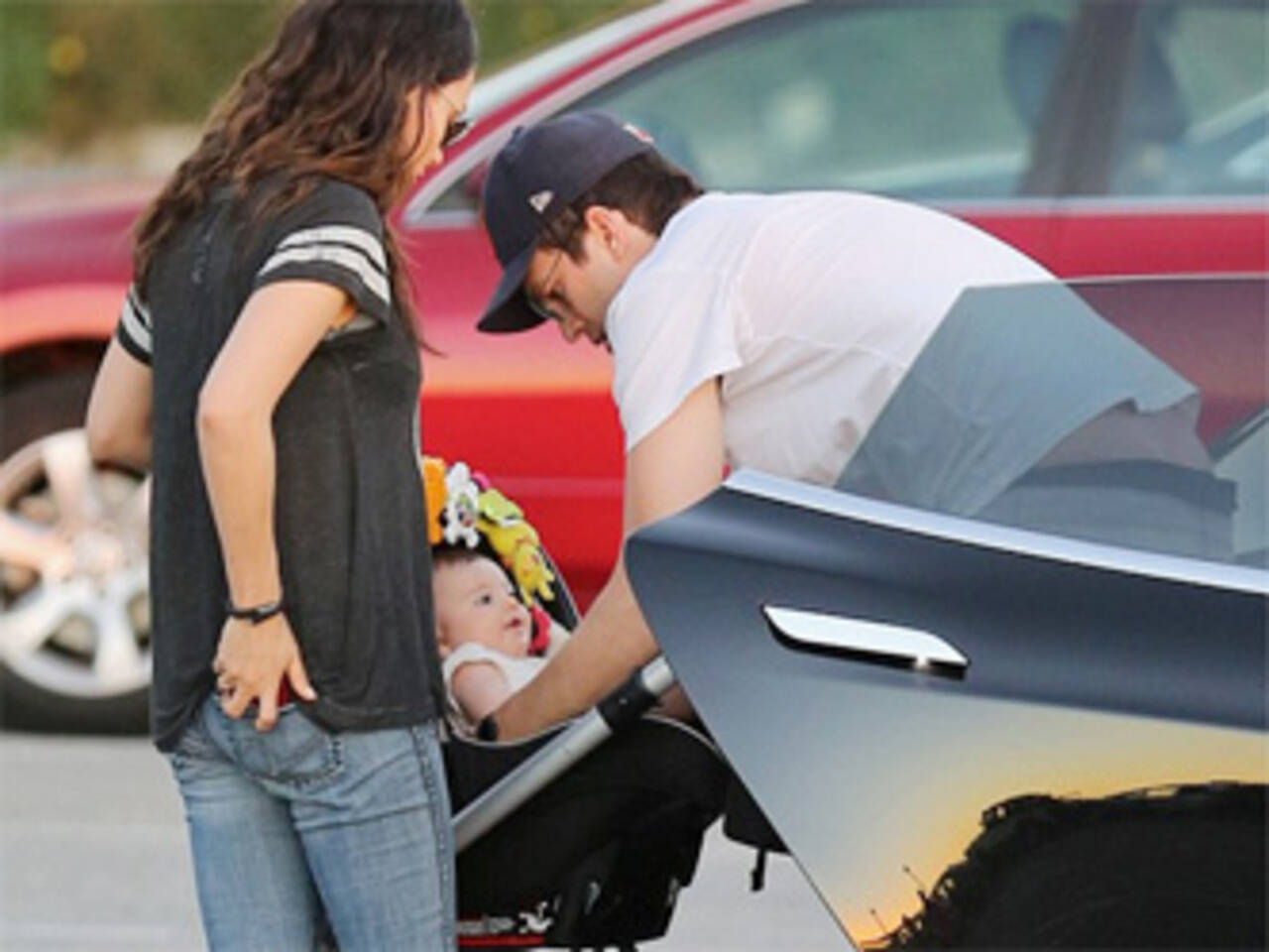 Mila Kunis And Ashton Kutcher Baby Wyatt
