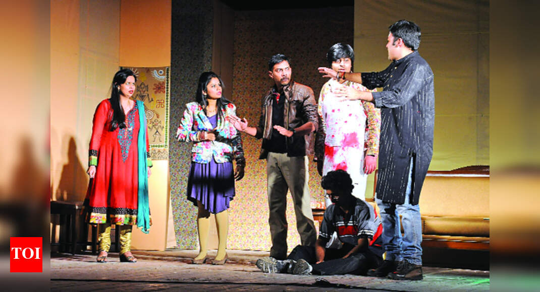 Col Vinit and Col V K Mittal attend the play Horn Ok Please in Nagpur ...