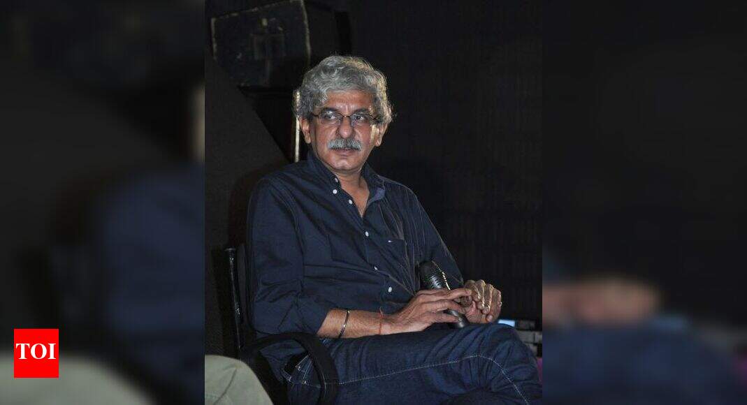 Sriram Raghavan interacts with audiences in Vadodara | Gujarati Movie ...