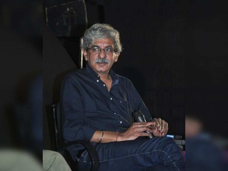 Sriram Raghavan interacts with audiences in Vadodara | Gujarati Movie ...