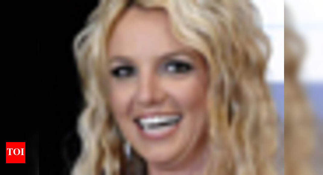 Spears settles lawsuit by ex-manager | English Movie News - Times of India