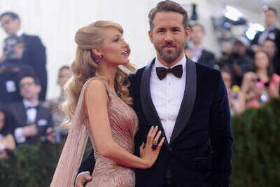 Ryan Reynolds, Blake Lively share lovey dovey dinner | English Movie ...