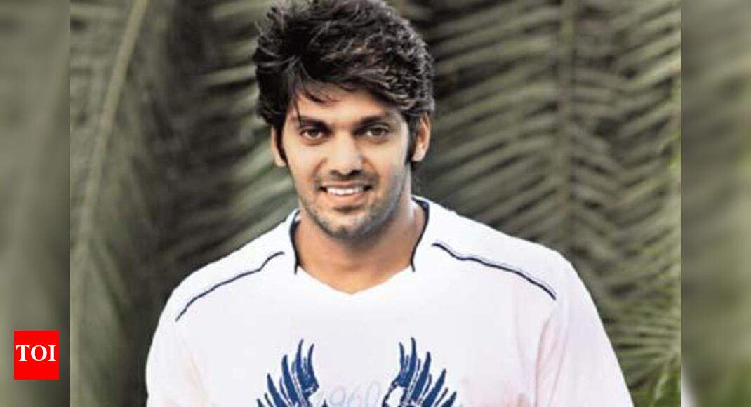 Arya to woo Anushka in Size Zero | Telugu Movie News - Times of India