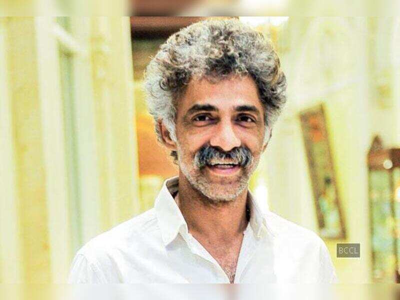 Makrand Deshpande explores the many specialties of Bhopal | Hindi Movie ...