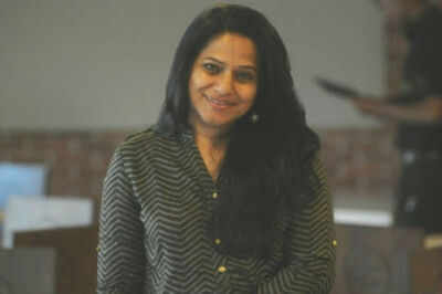 What Sanyogita secretly works as? - Times of India