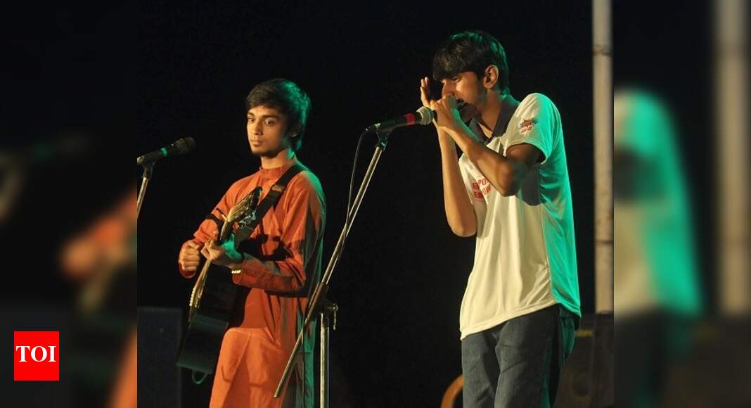 College bands perform at rock band competition | Bengali Movie News ...