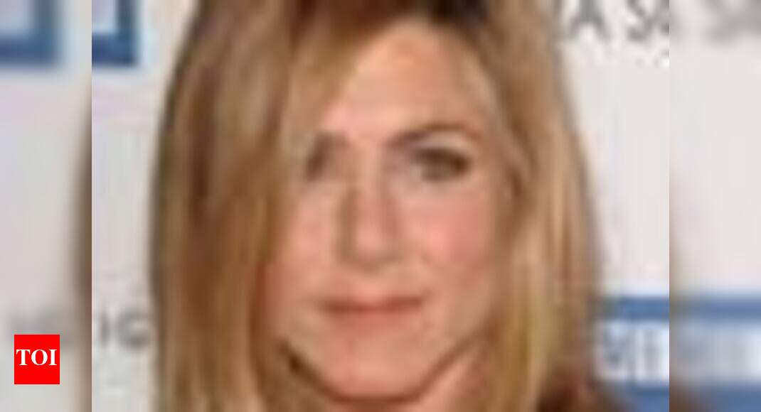 Aniston jokes about her love life | English Movie News - Times of India