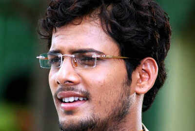 Praveen returns to the big screen - Times of India