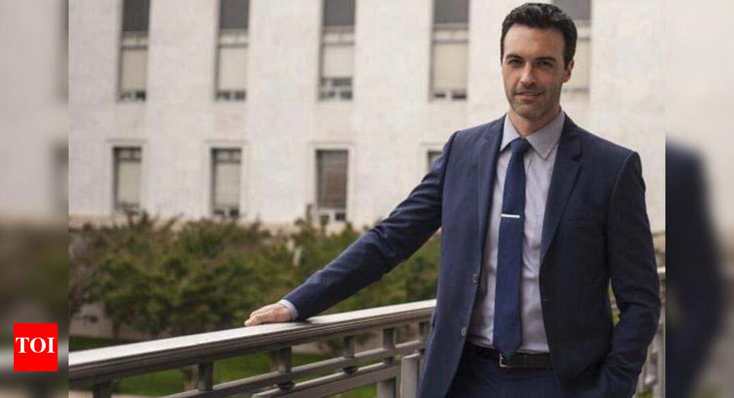 Reid Scott, wife welcome first child - Times of India