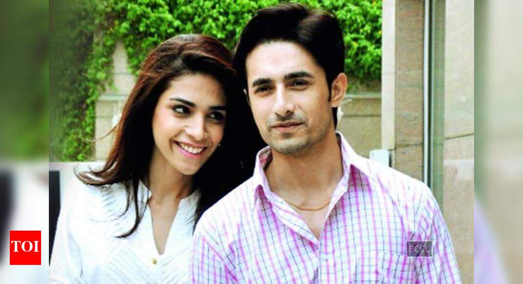 TV actors Rafi, Anjum explore city’s khao galis - Times of India