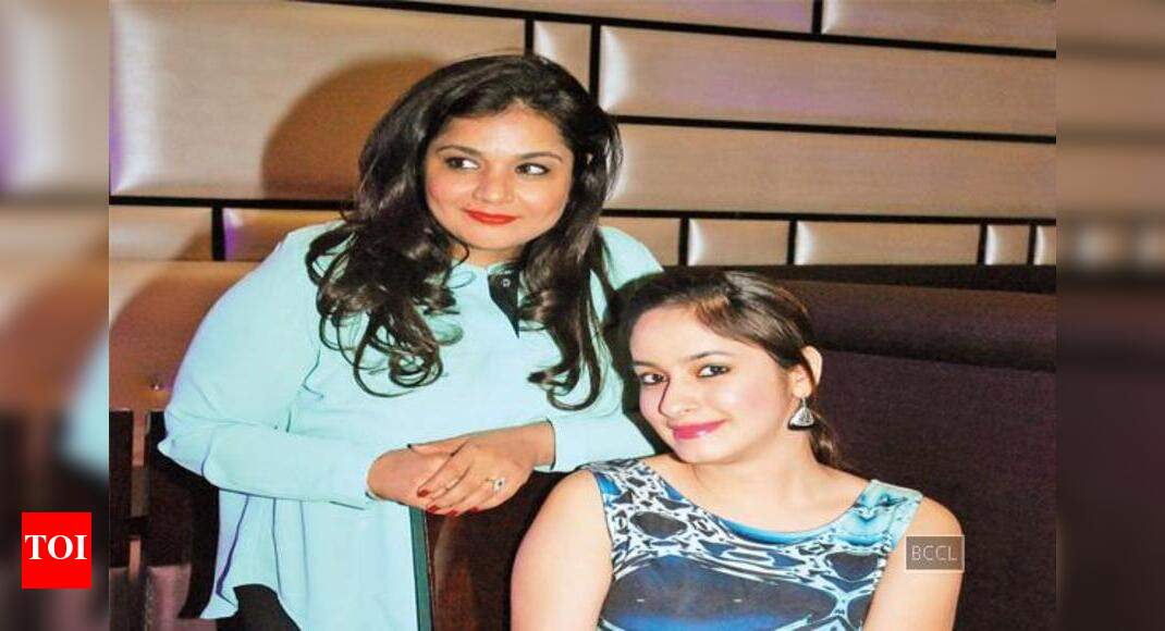 Aditya Tandon hosts Arabian music night at Platinum Lounge in Delhi ...