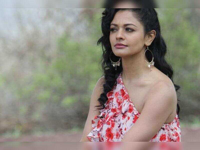 Pooja Kumar’s first Tamil film was Kadhal Rojave | Tamil Movie News ...