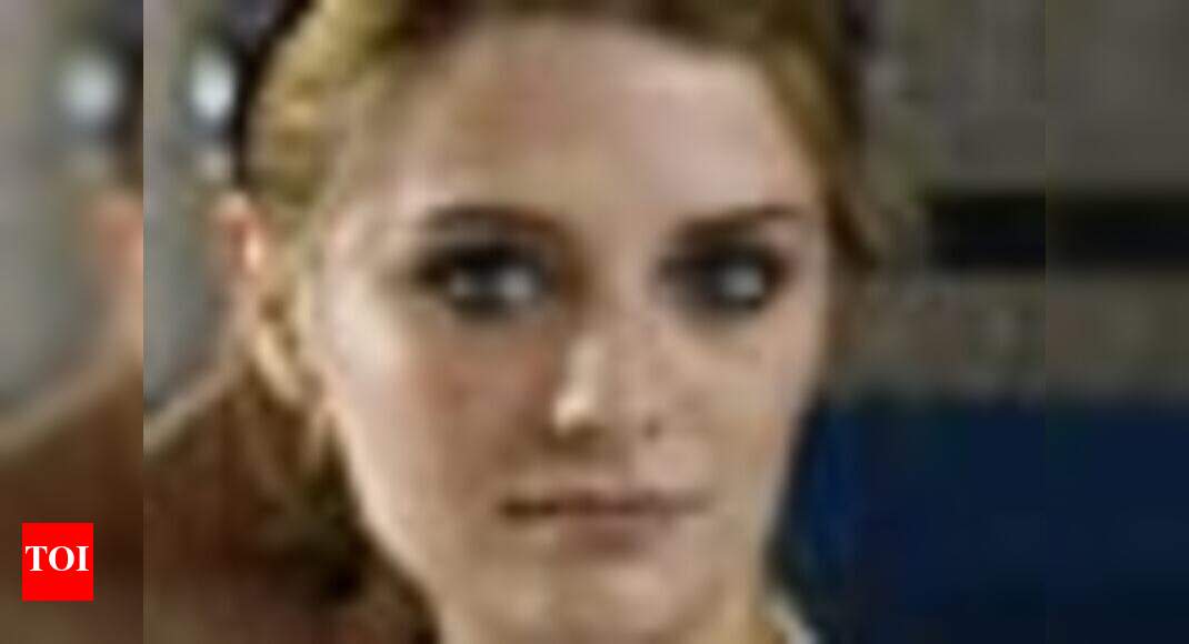 Mischa prefers kissing girls on screen | English Movie News - Times of ...