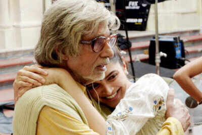 Piku Plot Summary | Hindi Movie News - Times of India
