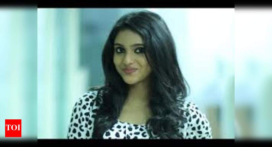 Sana Altaf turns paraglider for Rani Padmini | Malayalam Movie News ...