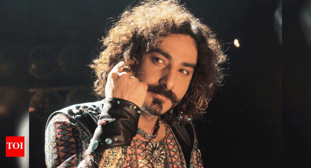 Praneet Bhat turns maniac in Razia Sultan - Times of India