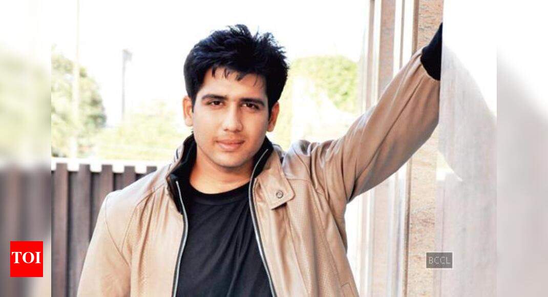 TV actor Neeraj Goswami visits Indore and Bhopal in the same day ...