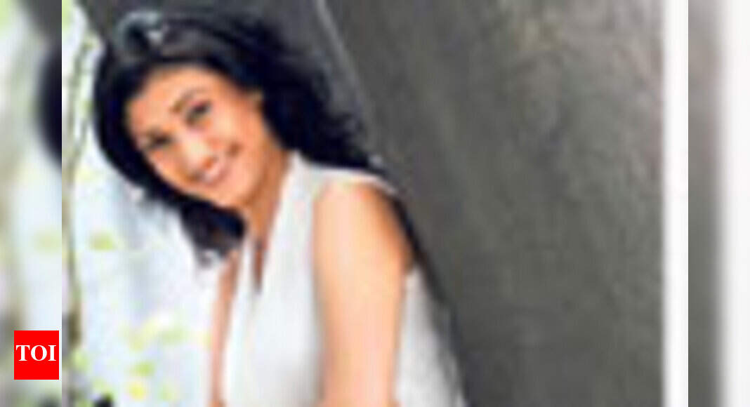 Ragini's happy with television-for now! - Times of India