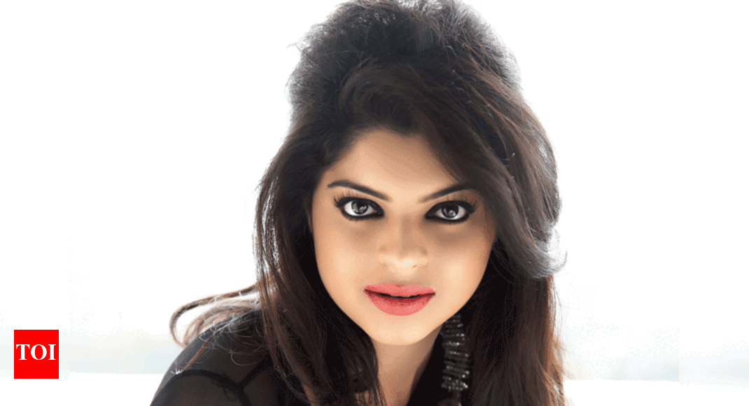 Sneha Wagh’s track to get over in 'Veera' - Times of India