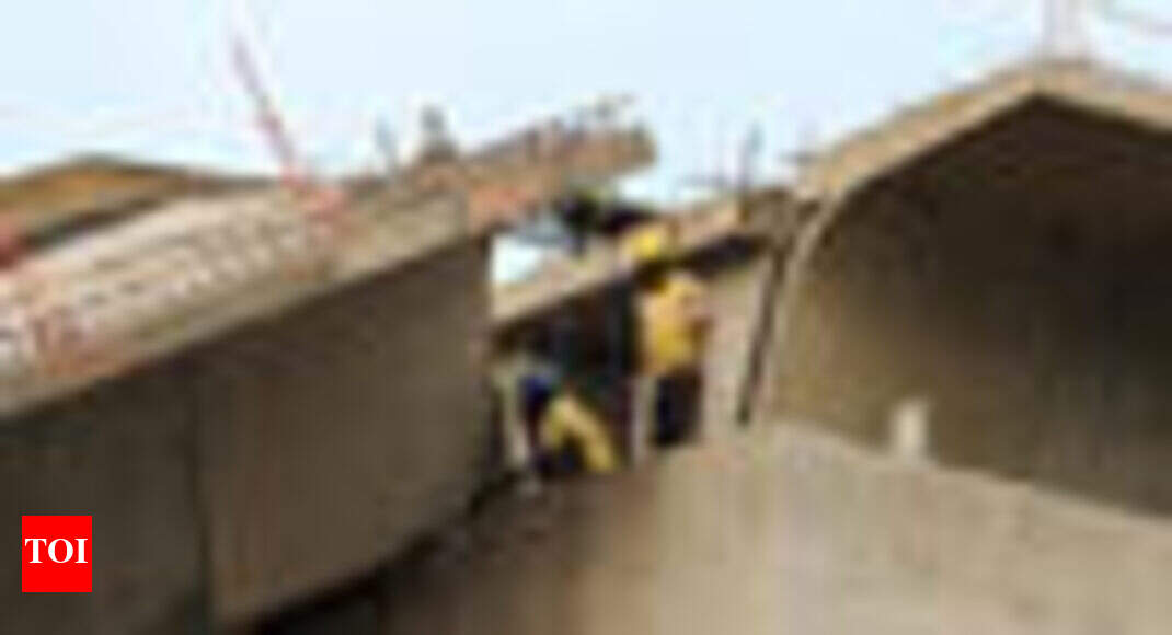 6 killed, 13 injured in Metro bridge collapse in Delhi | Delhi News ...