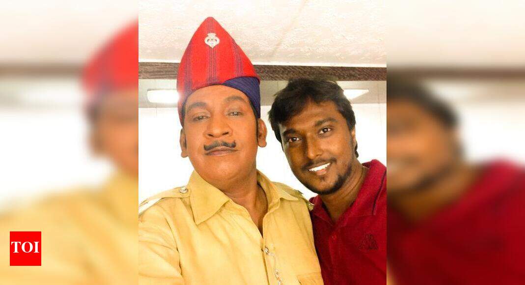 Vadivelu takes his first selfie | Tamil Movie News - Times of India