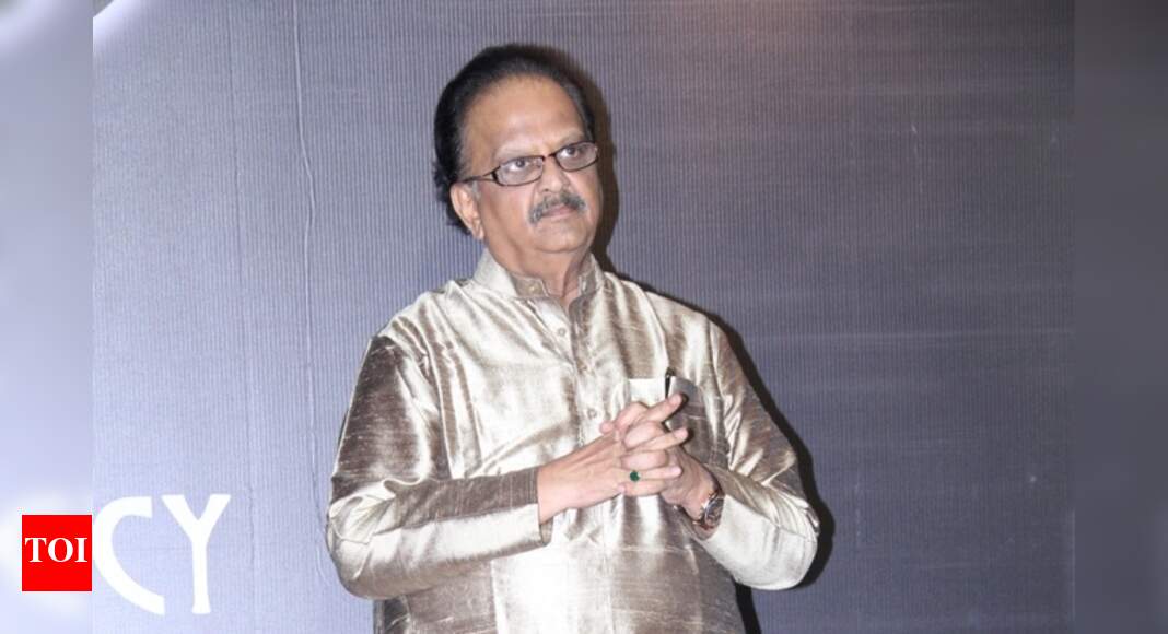 SP Balasubramaniam graced the 300th week celebration of the musical ...
