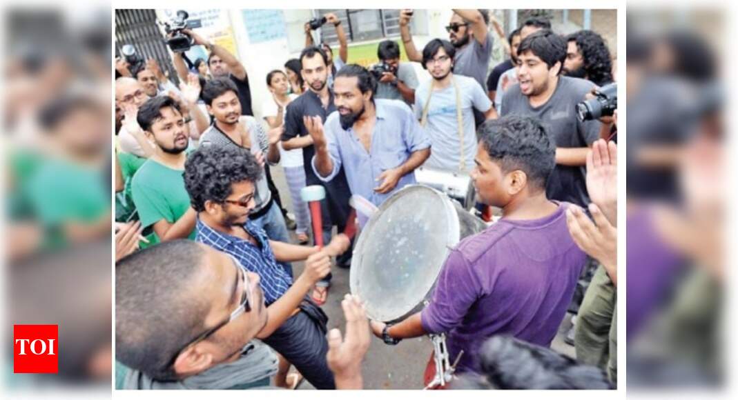 DAY 6: The FTII strike continues | Hindi Movie News - Times of India