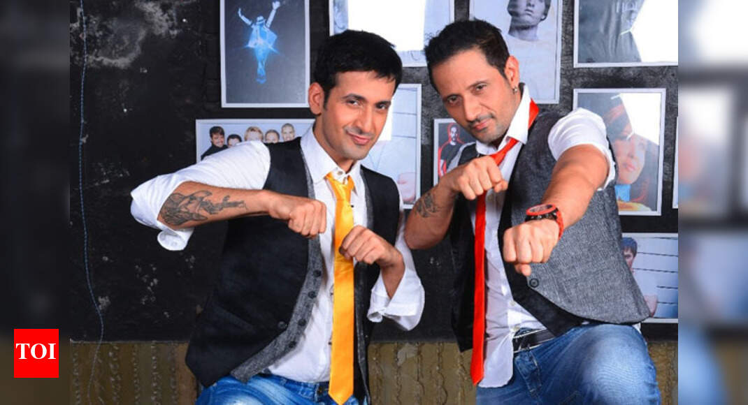 Meet Bros mobbed by their fans in Venice | Hindi Movie News - Times of ...