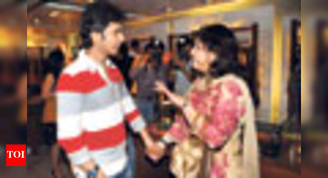Vikram invites friends over for bash! | Events Movie News - Times of India