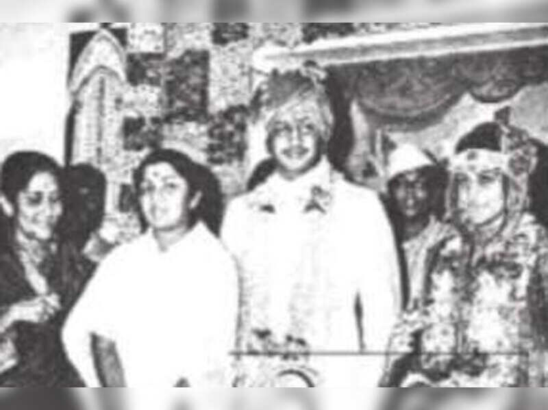 Vasant Joglekar: HC: Divide actor Sumati Gupte's estate equally | Hindi ...