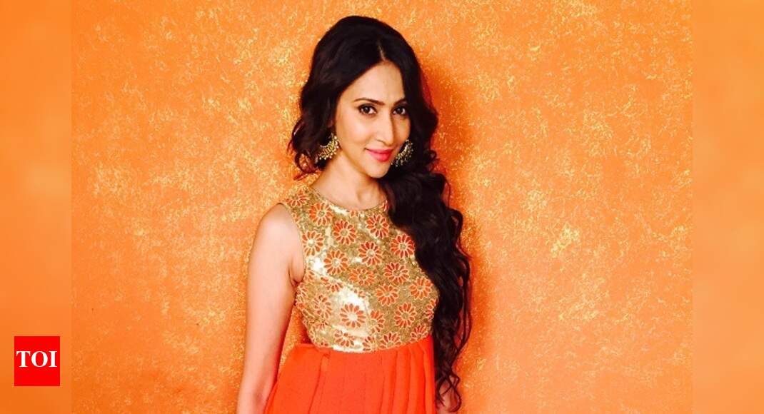 Rishina turns fashionista for 'Tashan-e-Ishq' - The Times of India