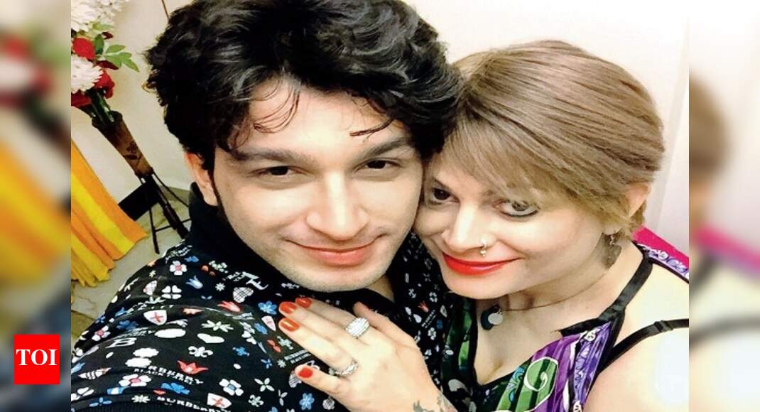Bobby Darling finds love - Times of India