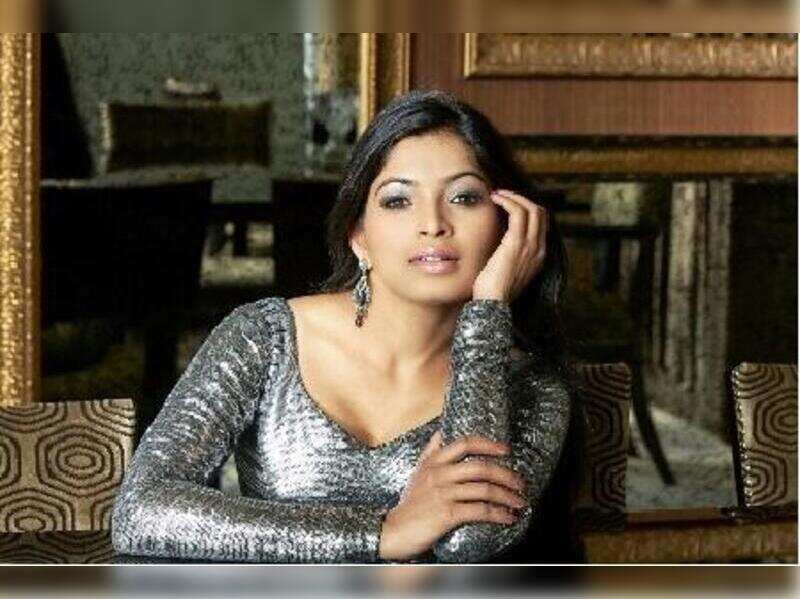 Sanchita, Azhar in AR Raihanah's debut production | Tamil Movie News ...