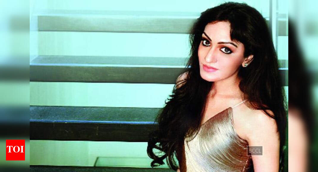 Khushali Kumar: Khushali Kumar is new Bollywood babe in the making ...