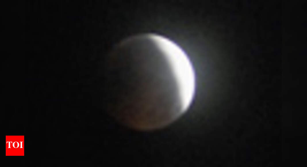 Sky gazers witness dimming of moon - Times of India