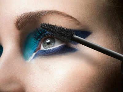 How to wear coloured mascaras! - Times of India