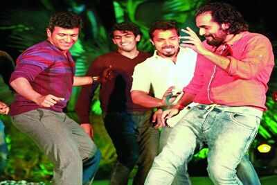 Puneeth Rajkumar dances at SRK's daughter's sangeet | Kannada Movie ...