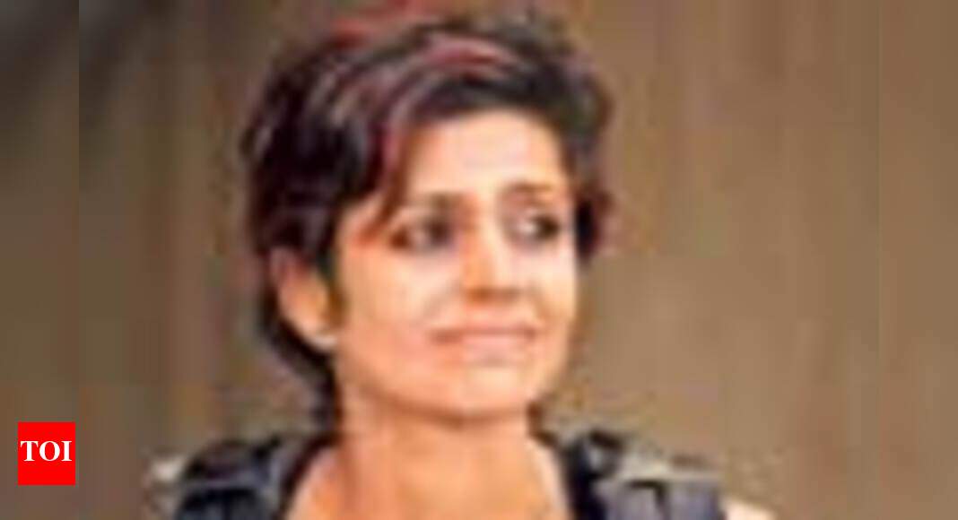 Mandira gets poetic... - Times of India