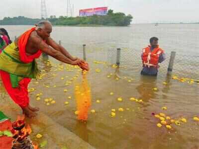 Krishna meets Godavari in first river linkage - Times of India