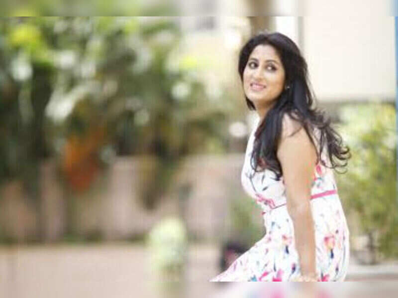 Roopa Iyer wins Award in London | Kannada Movie News - Times of India