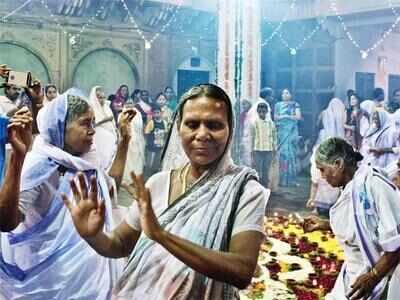 Vrindavan widows to be called ‘Krishna Vadhus’ - Times of India