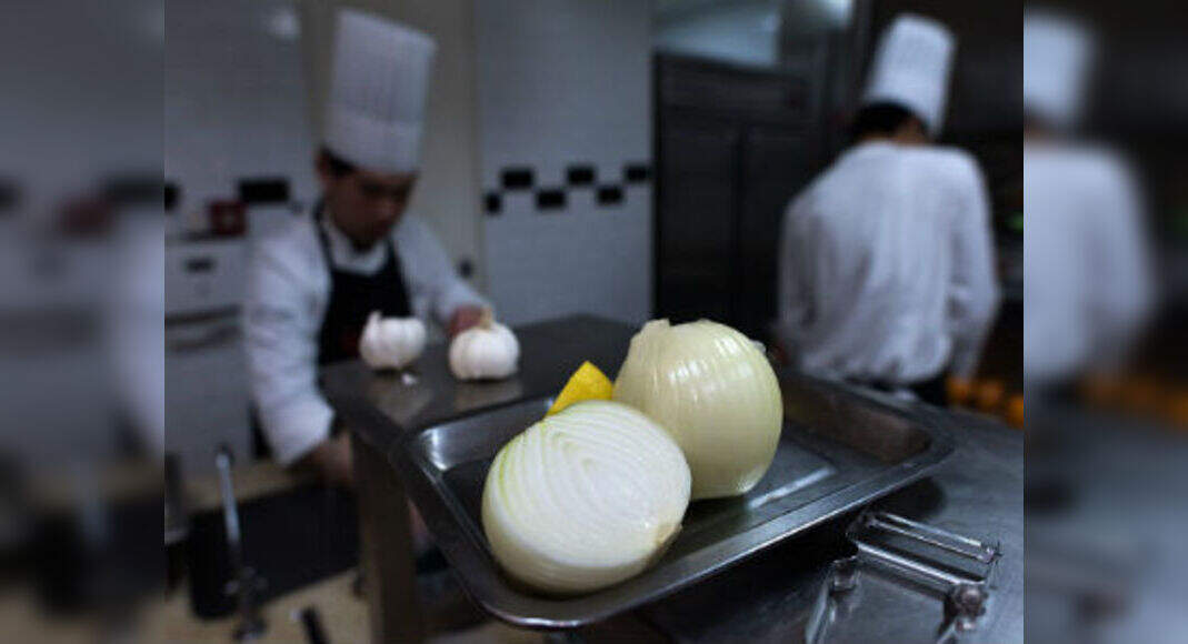 Onion prices make eateries weep – Food & Recipes