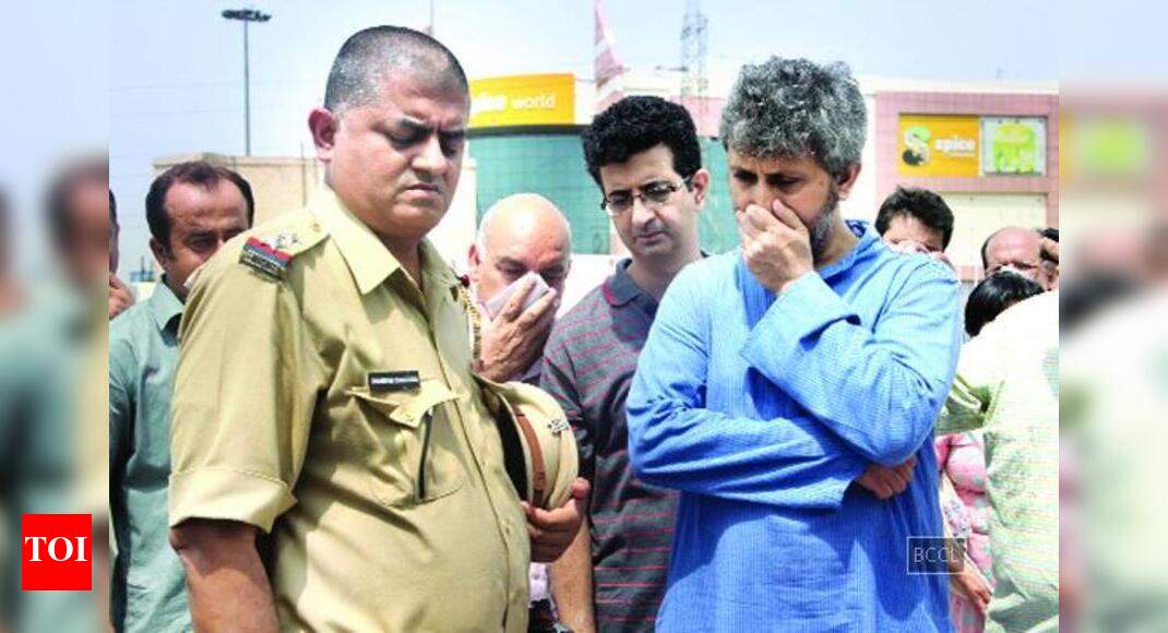 The film 'Talvar' raises some hard-hitting questions on the Talwar case ...