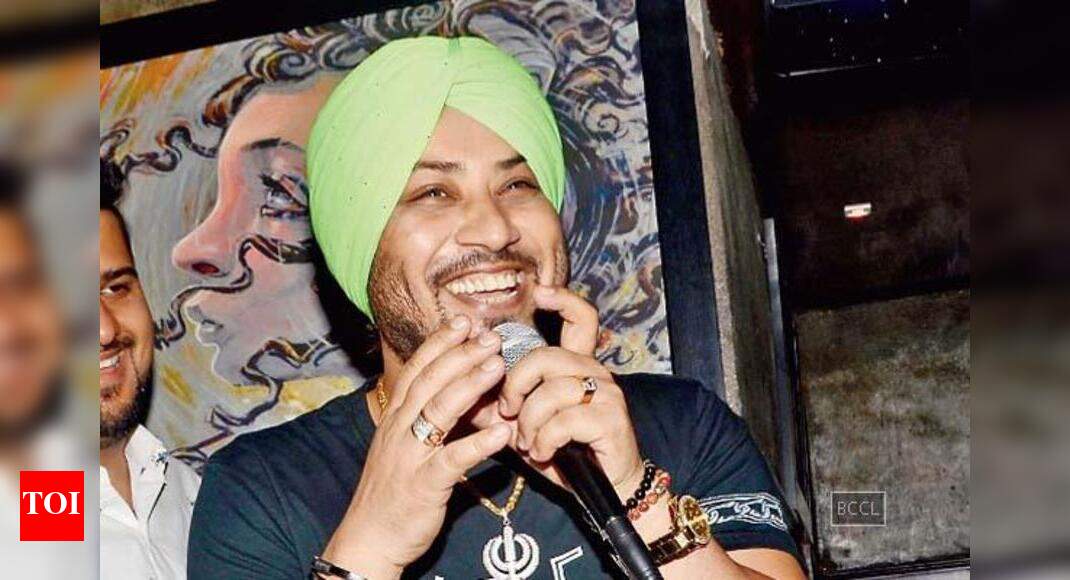 Dilbagh Singh performs at casual dining outlet launch in Delhi | Events ...