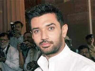 Chirag Paswan escapes unhurt as stage collapses during election rally ...