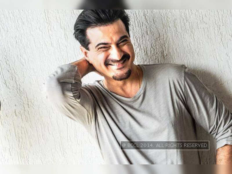 Tarun Mansukhani: Tarun Mansukhani turns Sindhi tutor for Sanjay Kapoor ...