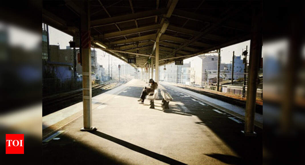 A stranger on the platform - Times of India