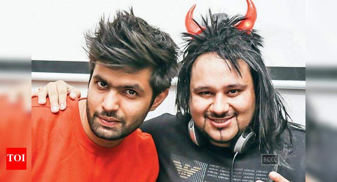 DJ Hitesh performs at Halloween bash at Butler House in Delhi | Events ...