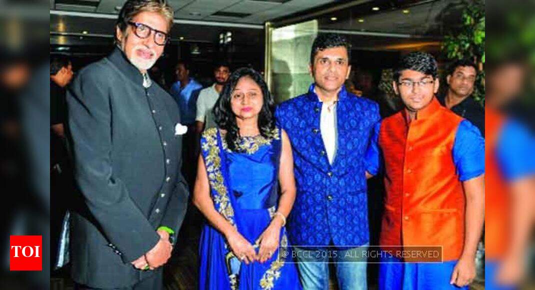 Amitabh Bachchan attends Anand Pandit and Roopa's Diwali party in ...
